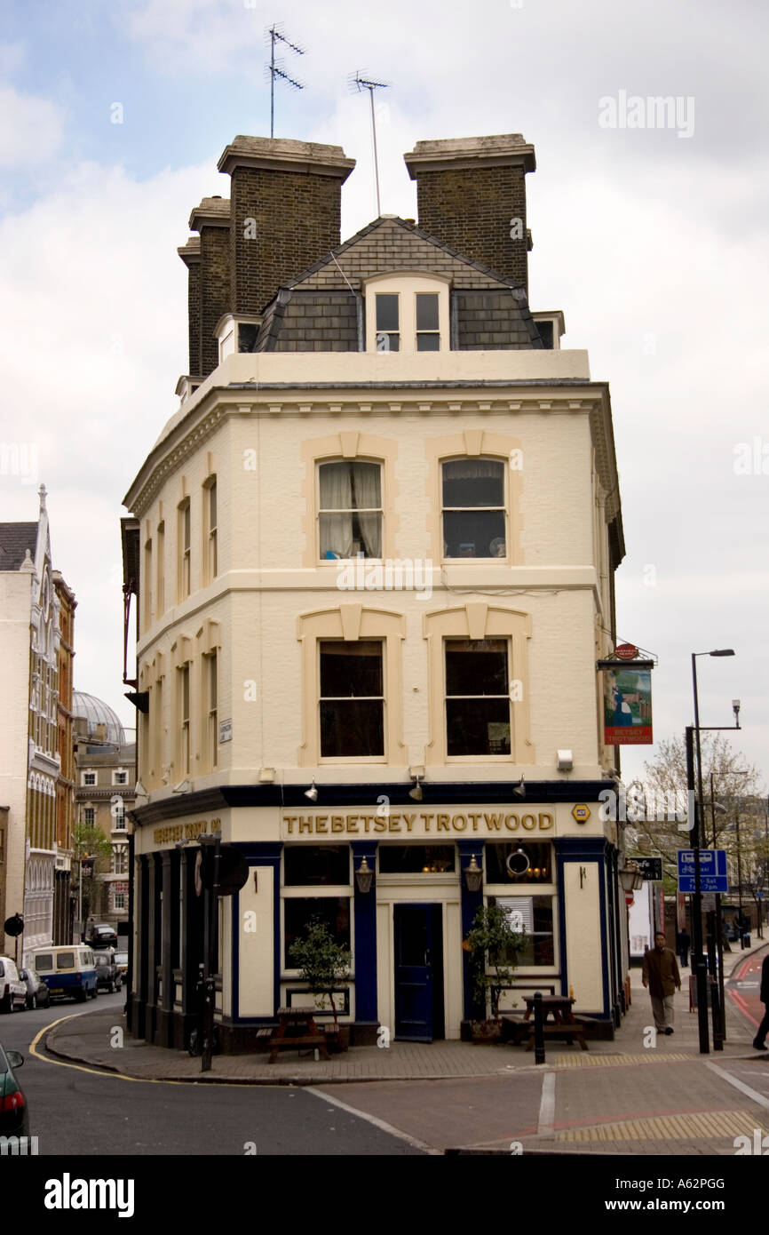 Facade traditional english pub hi-res stock photography and images - Alamy