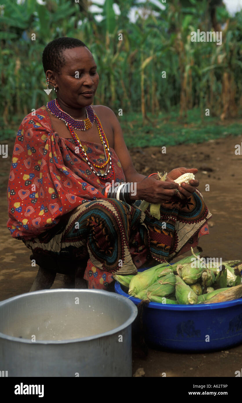 Maasai woman cooking hi-res stock photography and images - Alamy