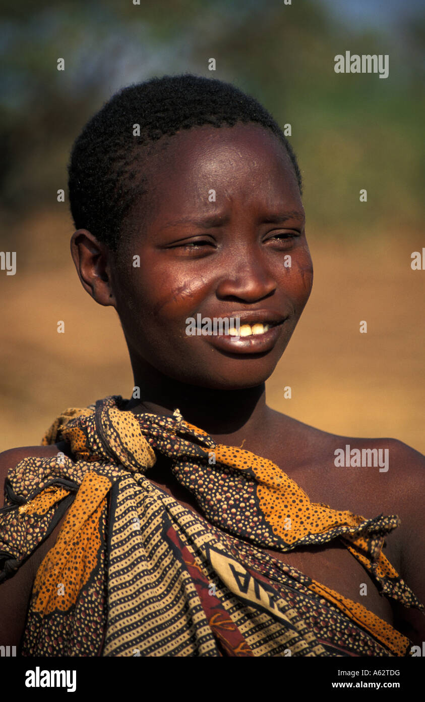 Hadza woman hi-res stock photography and images - Alamy