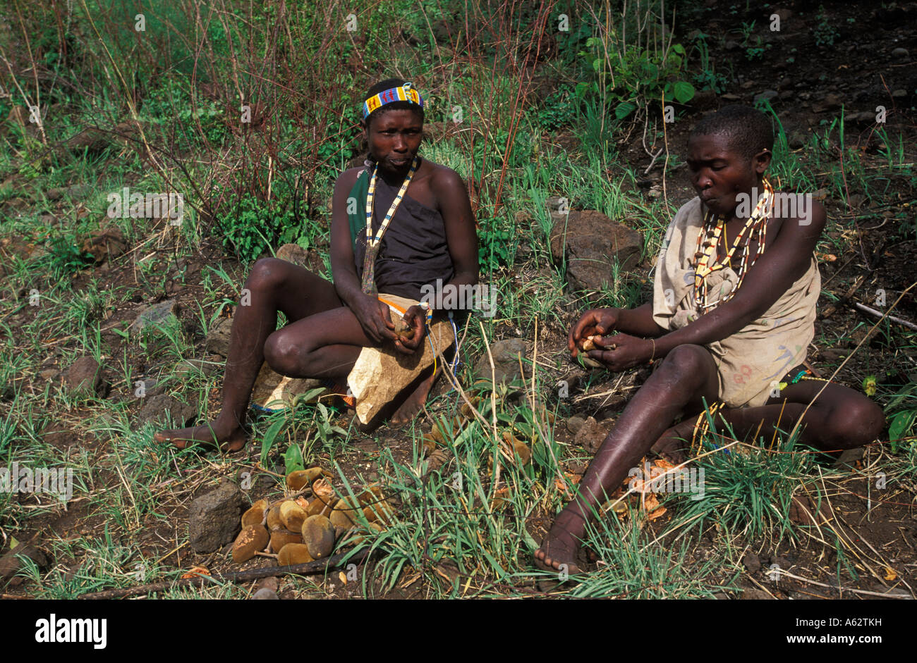 Woman hadza tribe lake eyasi hi-res stock photography and images - Alamy