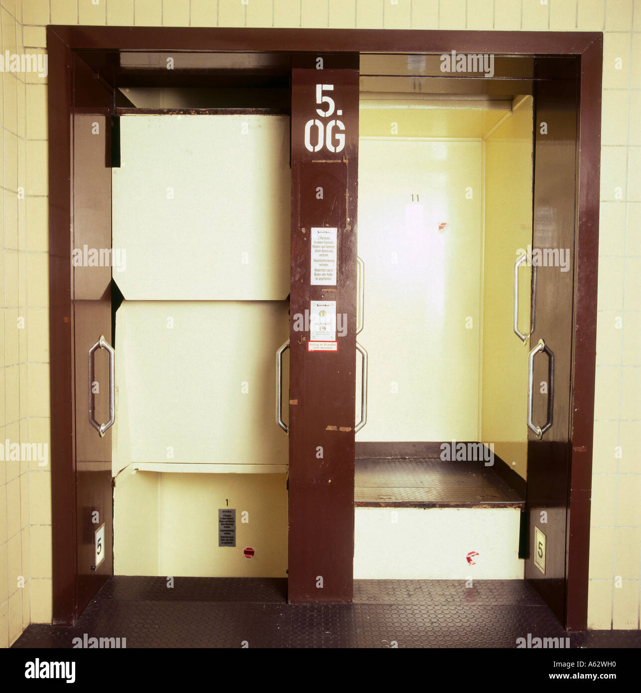 Opened doors of elevators Stock Photo - Alamy