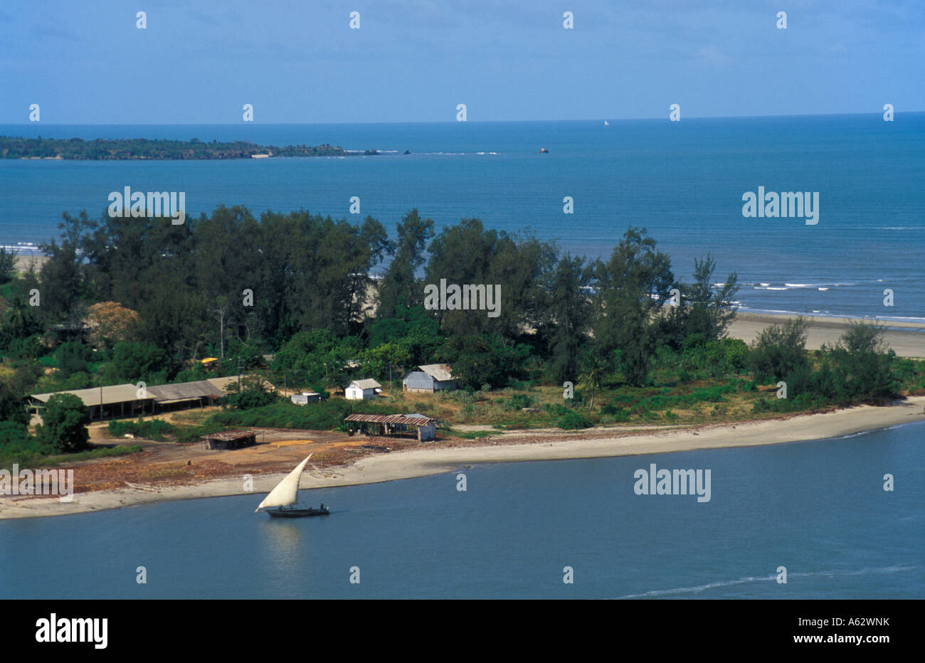 Dhow arriving at Pangani in the Pangani river mouth Tanzania Stock ...