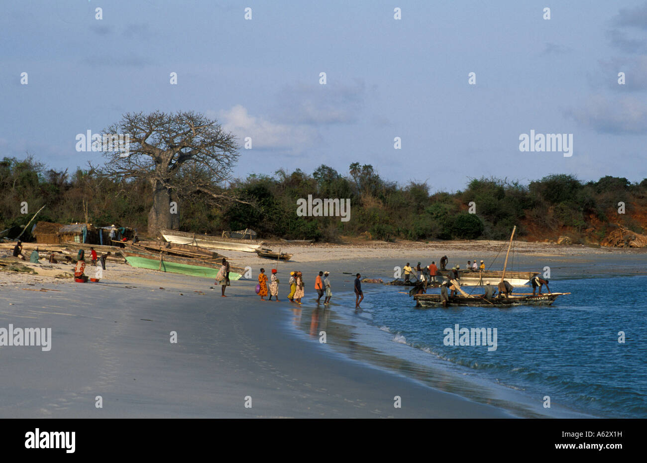 Lined by dhows hi-res stock photography and images - Alamy