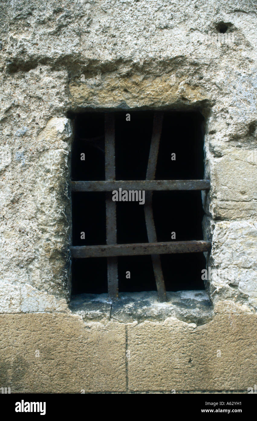 Dungeon bars hi-res stock photography and images - Alamy