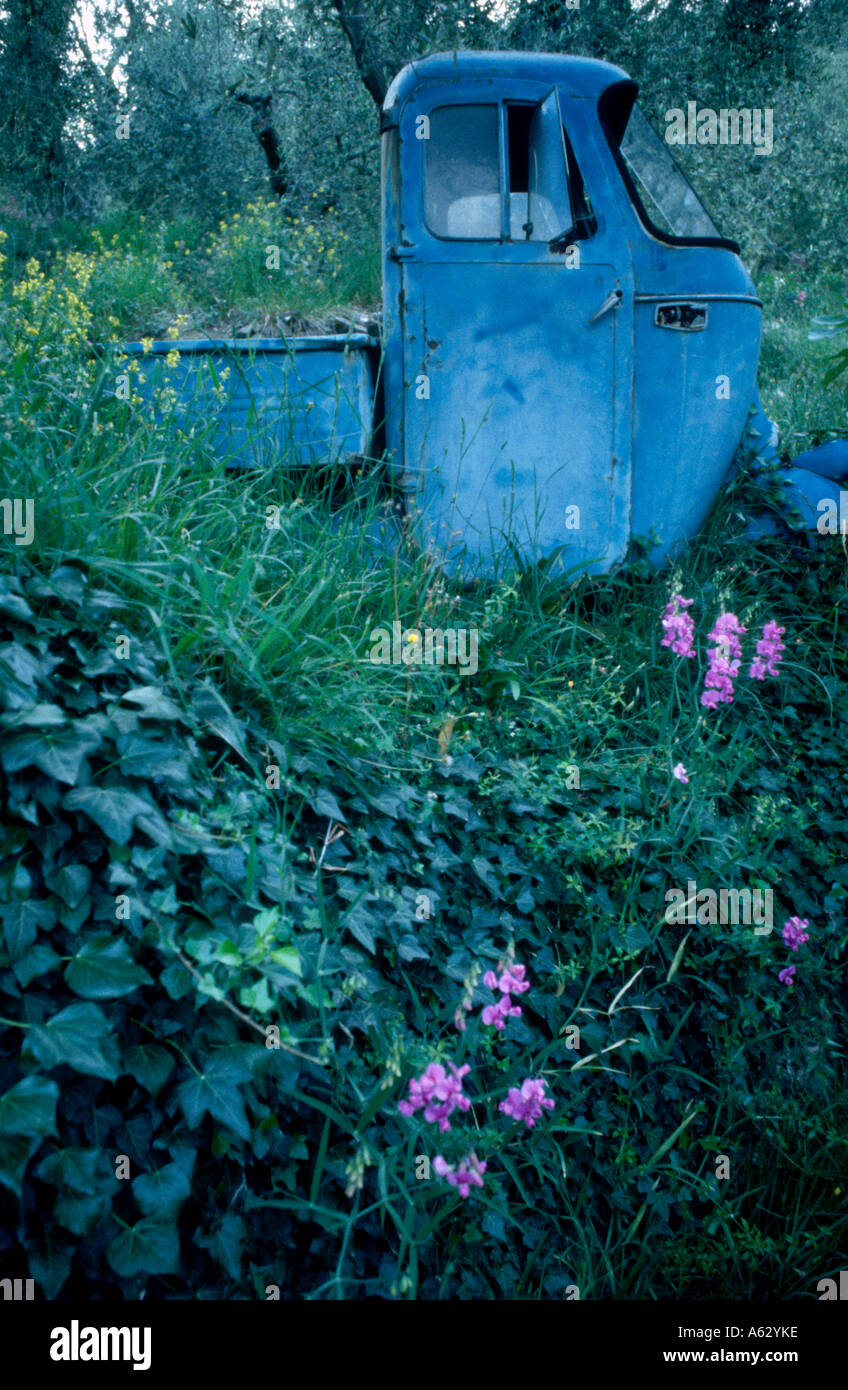 Wrecked van hi-res stock photography and images - Alamy