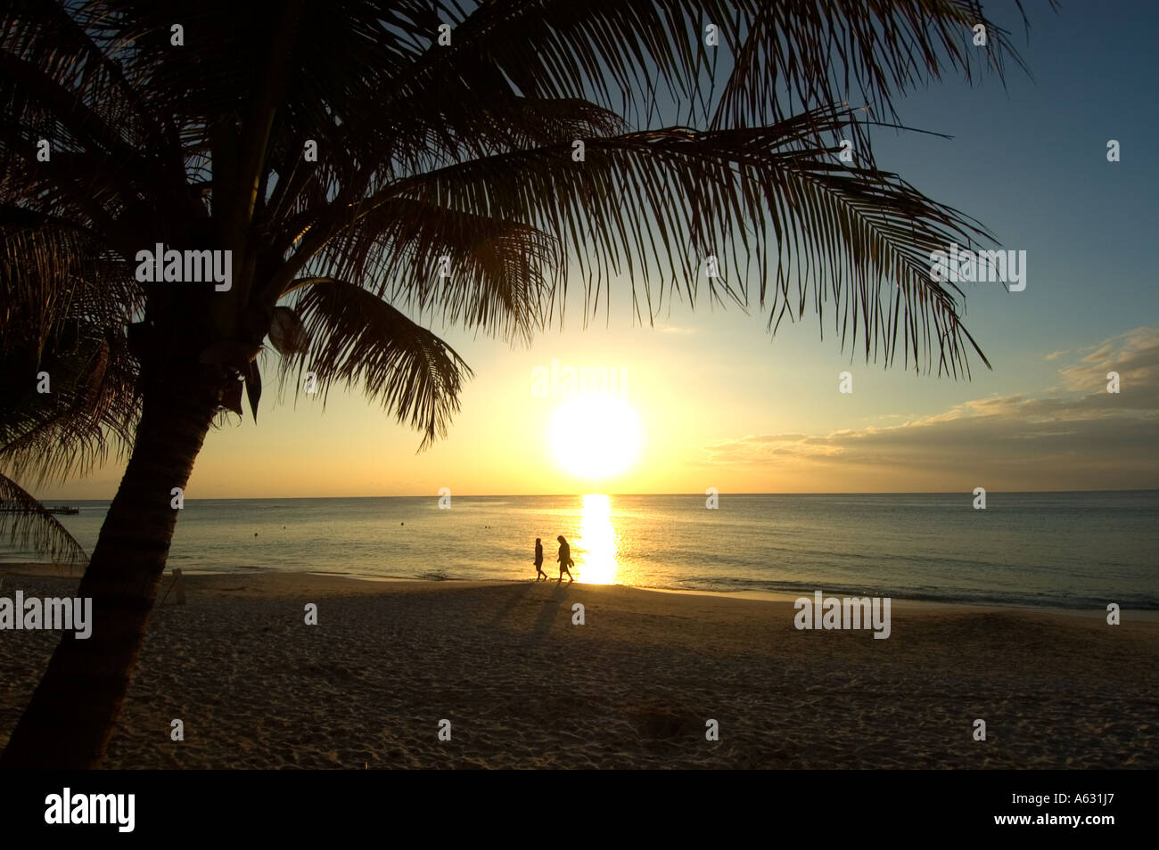 Sunset West Bay beach Roatan Stock Photo - Alamy