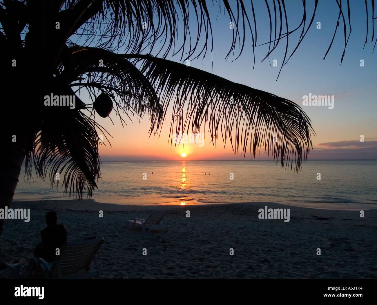 Sunset West Bay beach Roatan Stock Photo - Alamy