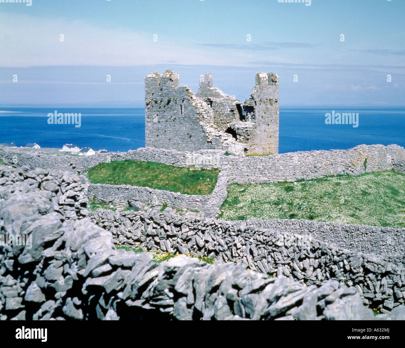 ruined stone castle sits on irelands craggy island Stock Photo - Alamy