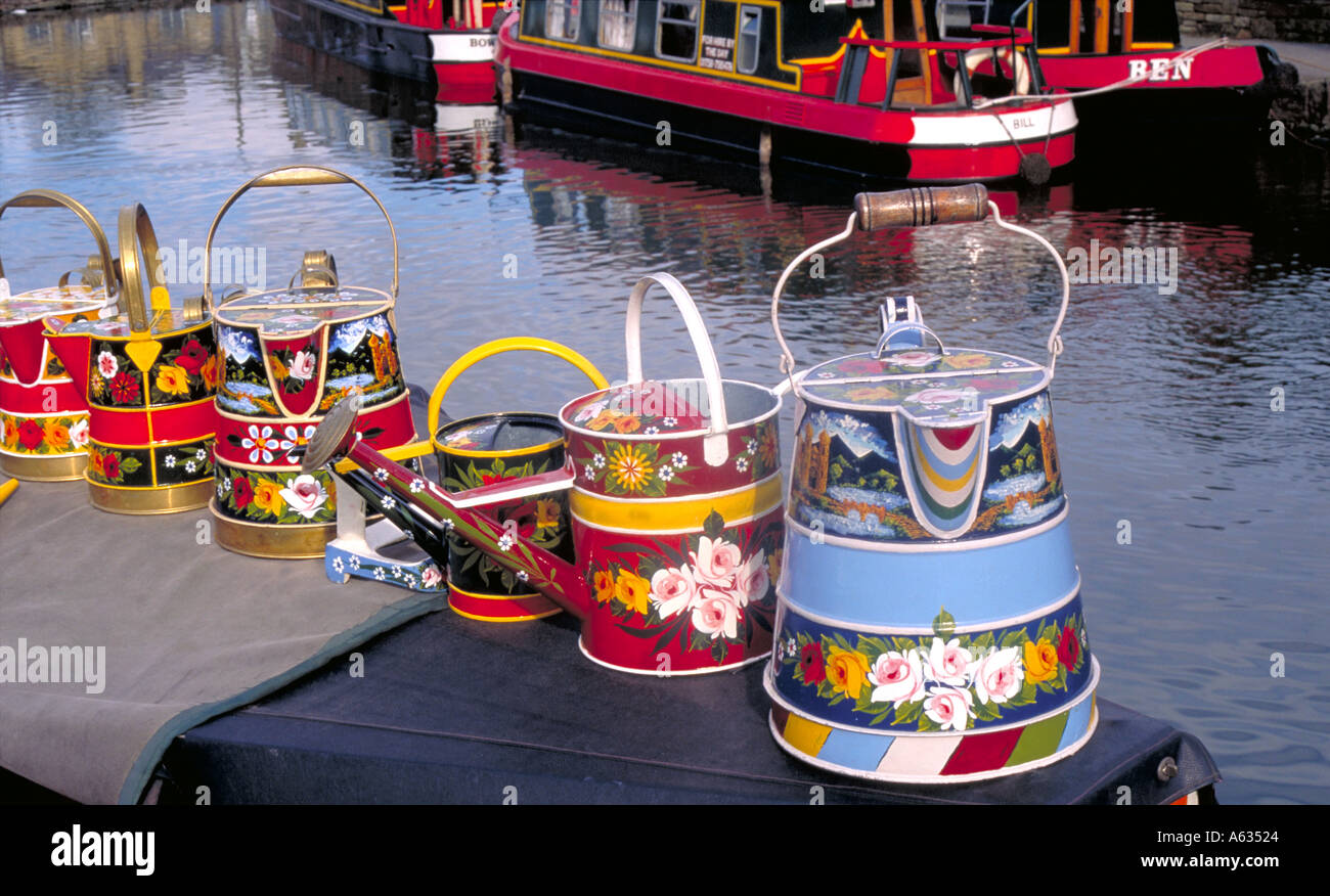 Canal Bargeware Skipton North Yorkshire Stock Photo - Alamy