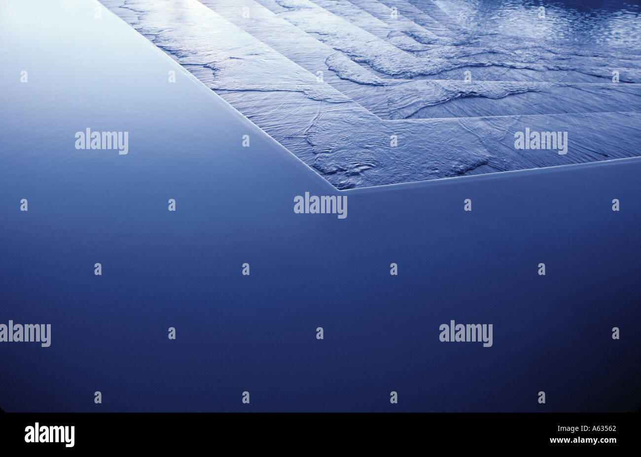 Stepped water fountain hi-res stock photography and images - Alamy