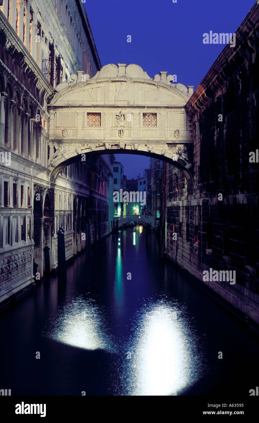 Italy Venice The Ponte dei Sospiri The Bridge of Sighs prison built in ...