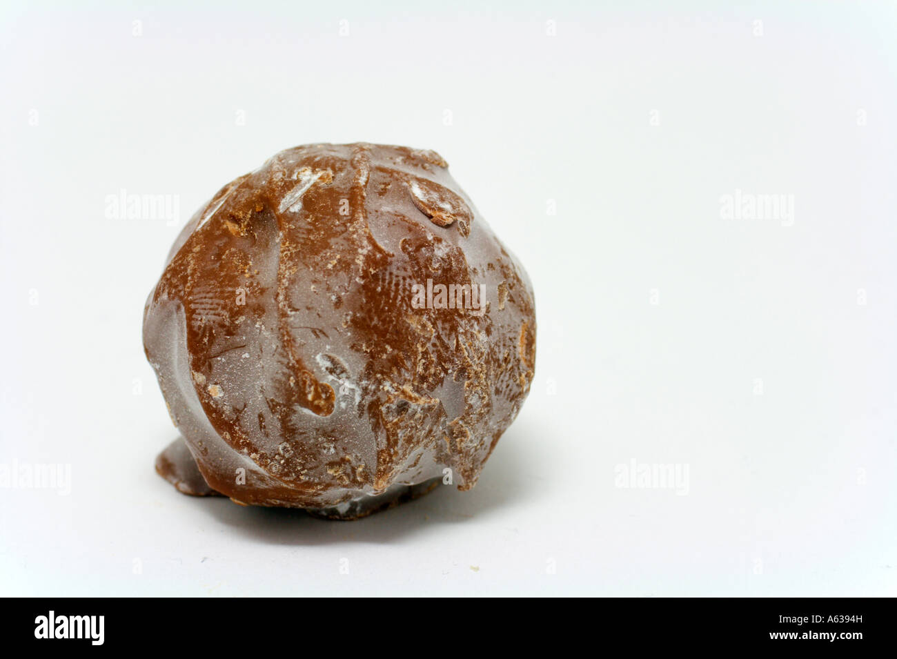 A single chocolate truffle Stock Photo - Alamy
