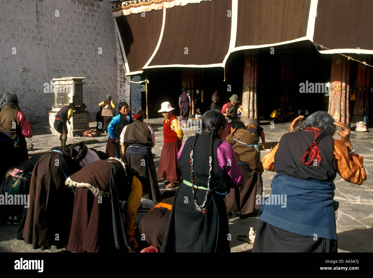 Ancient buddhist pilgrimage route hi-res stock photography and images ...