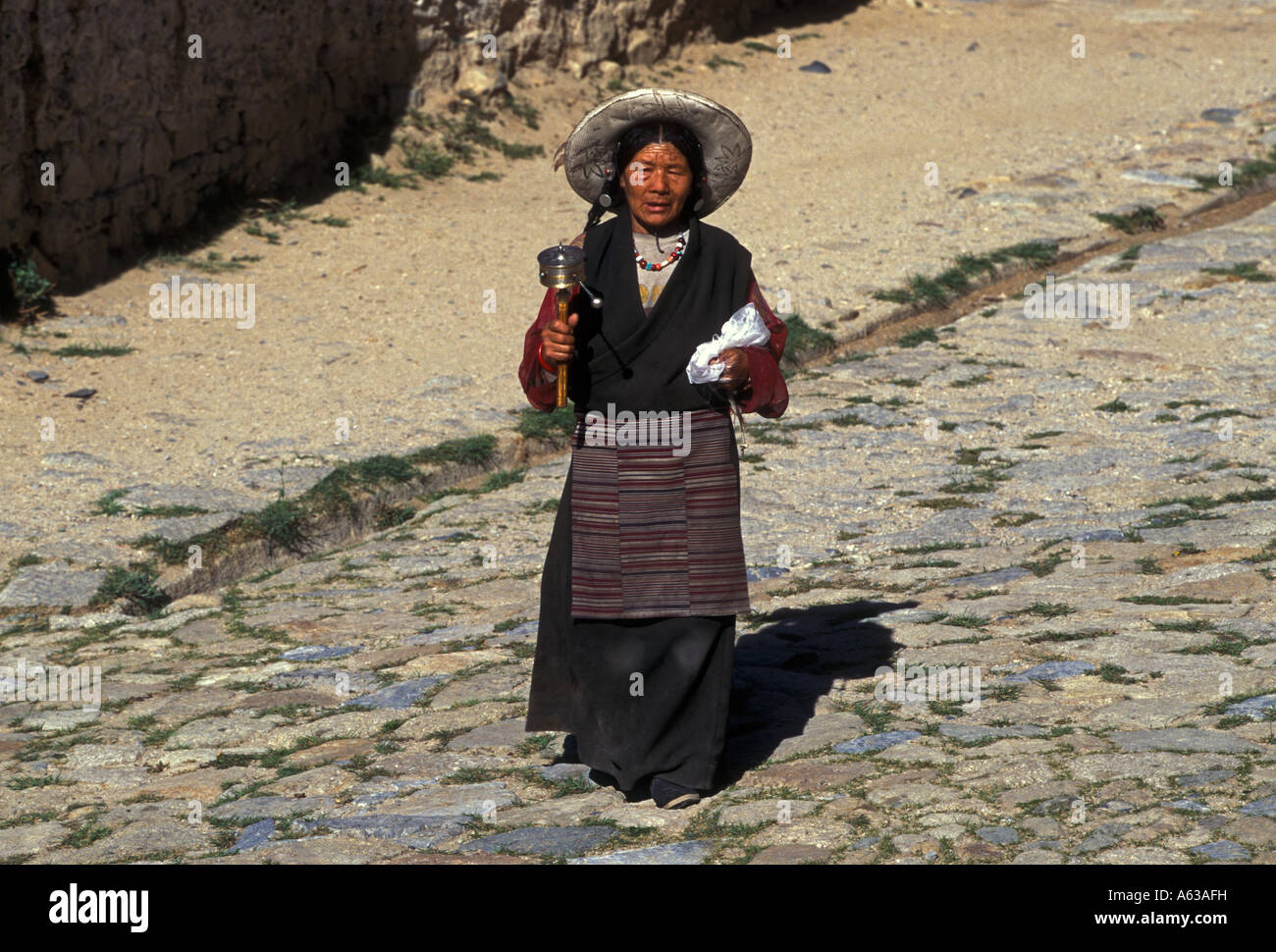 1, one, Tibetan woman, Buddhist, religious woman, pilgrim ...