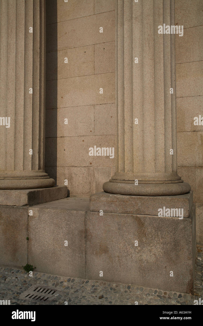 series of columns of a classic building Stock Photo - Alamy