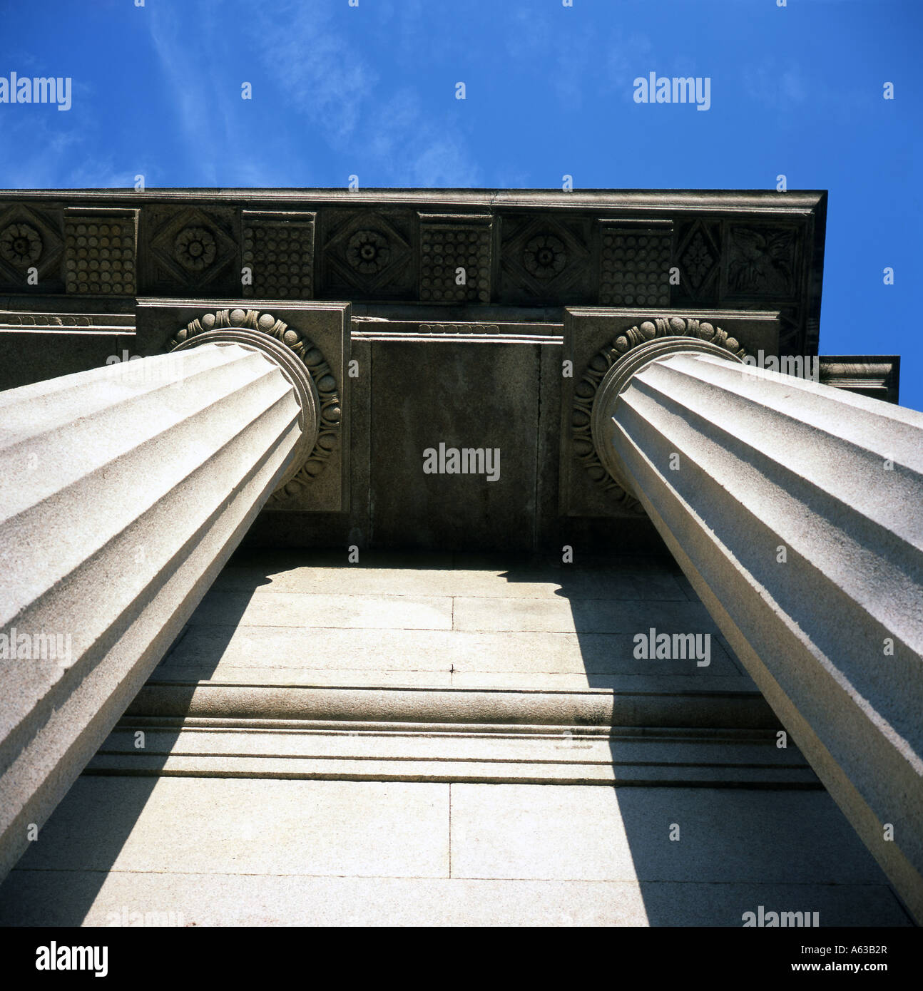 series of columns of a classic building Stock Photo - Alamy