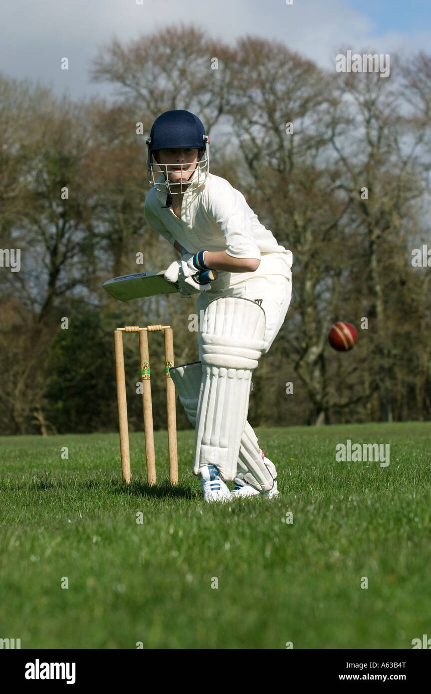 Boy cricketer hi-res stock photography and images - Alamy