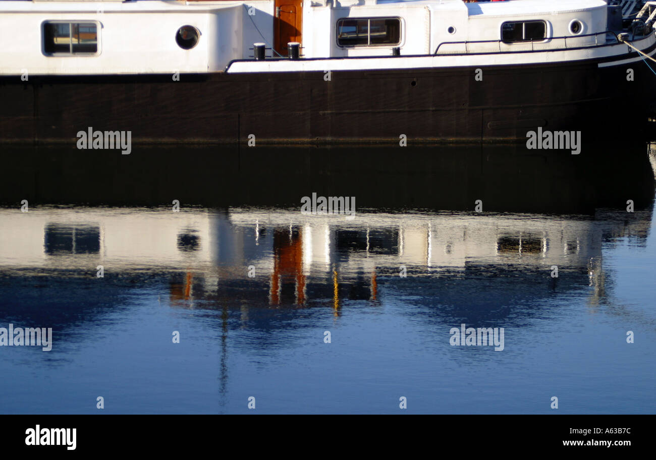 Floating pool barge hi-res stock photography and images - Alamy