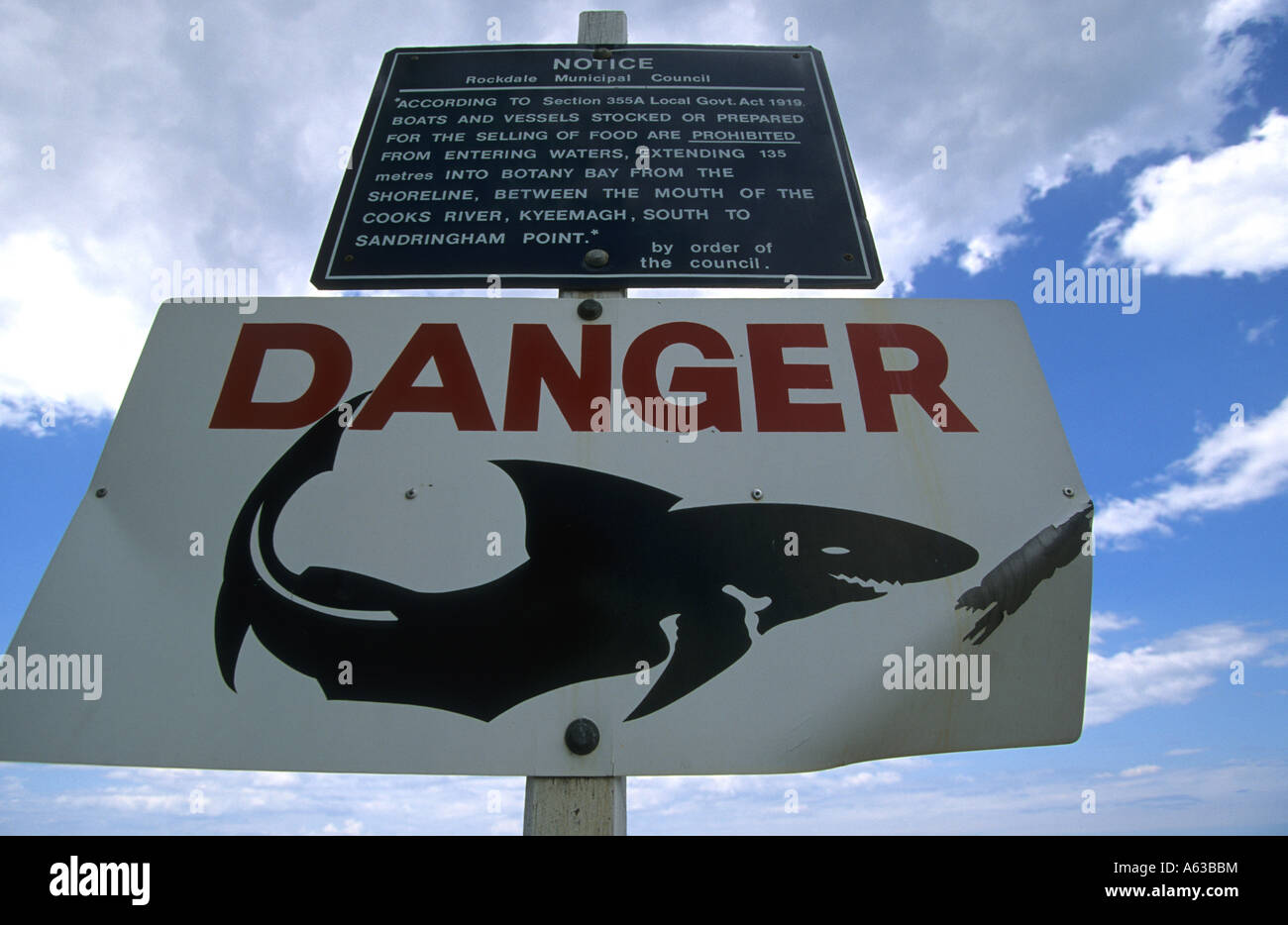 Shark warning sign australia hi-res stock photography and images - Alamy