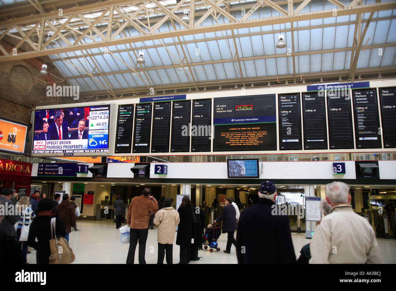 united kingdom central london interior of charing cross railway station ...