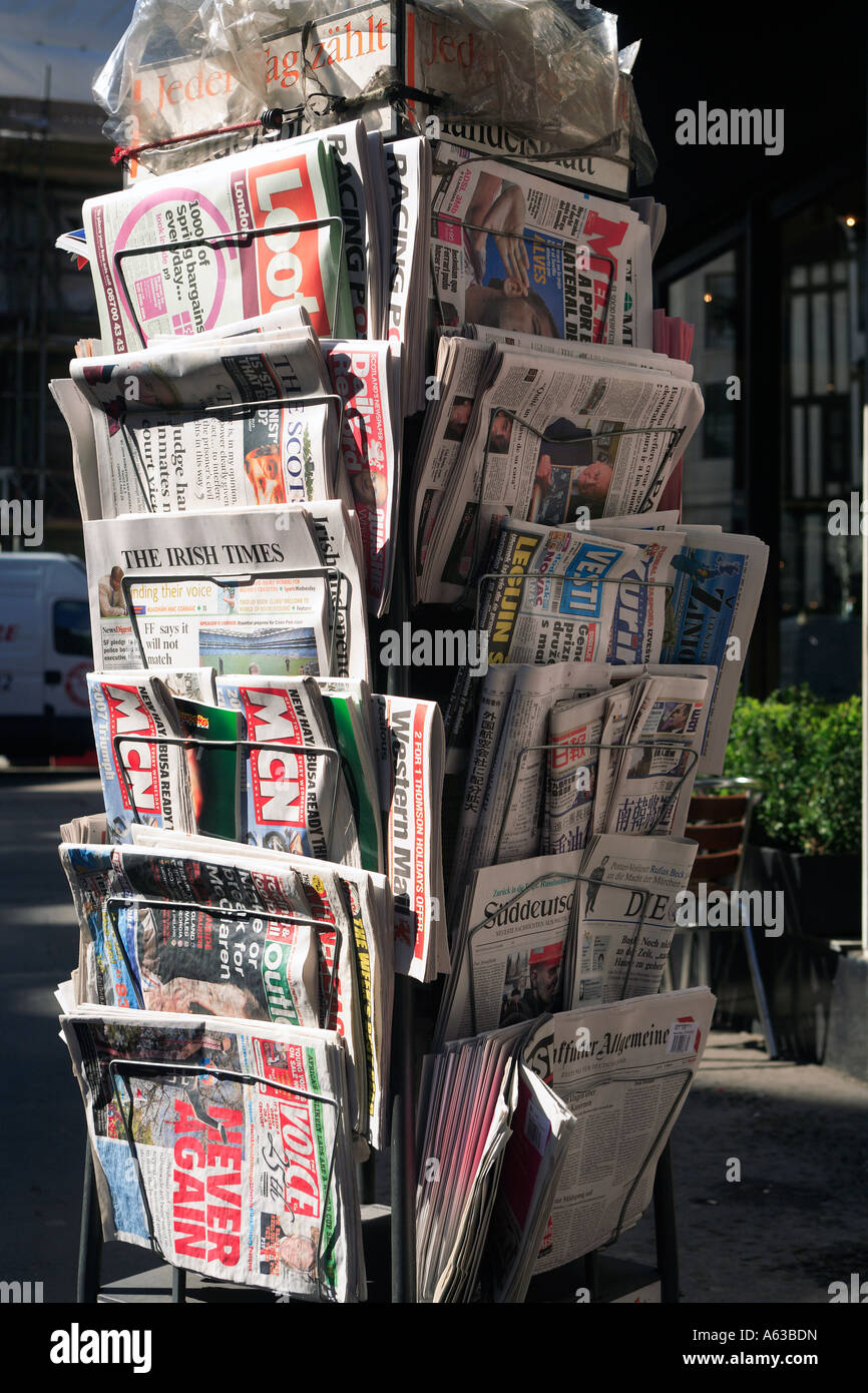 united kingdom central london a newspaper display Stock Photo - Alamy