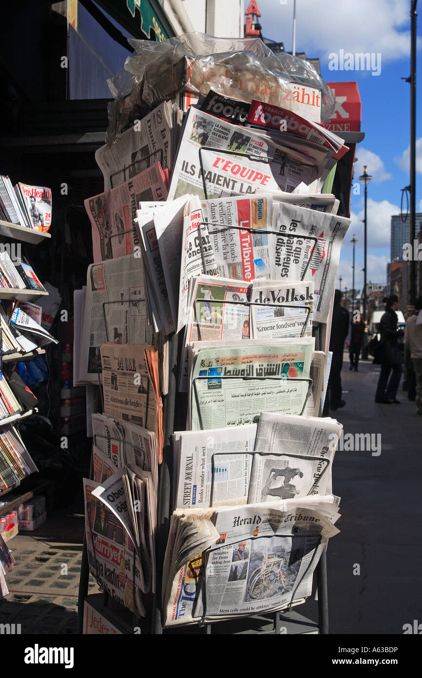 Newspaper display hi-res stock photography and images - Alamy