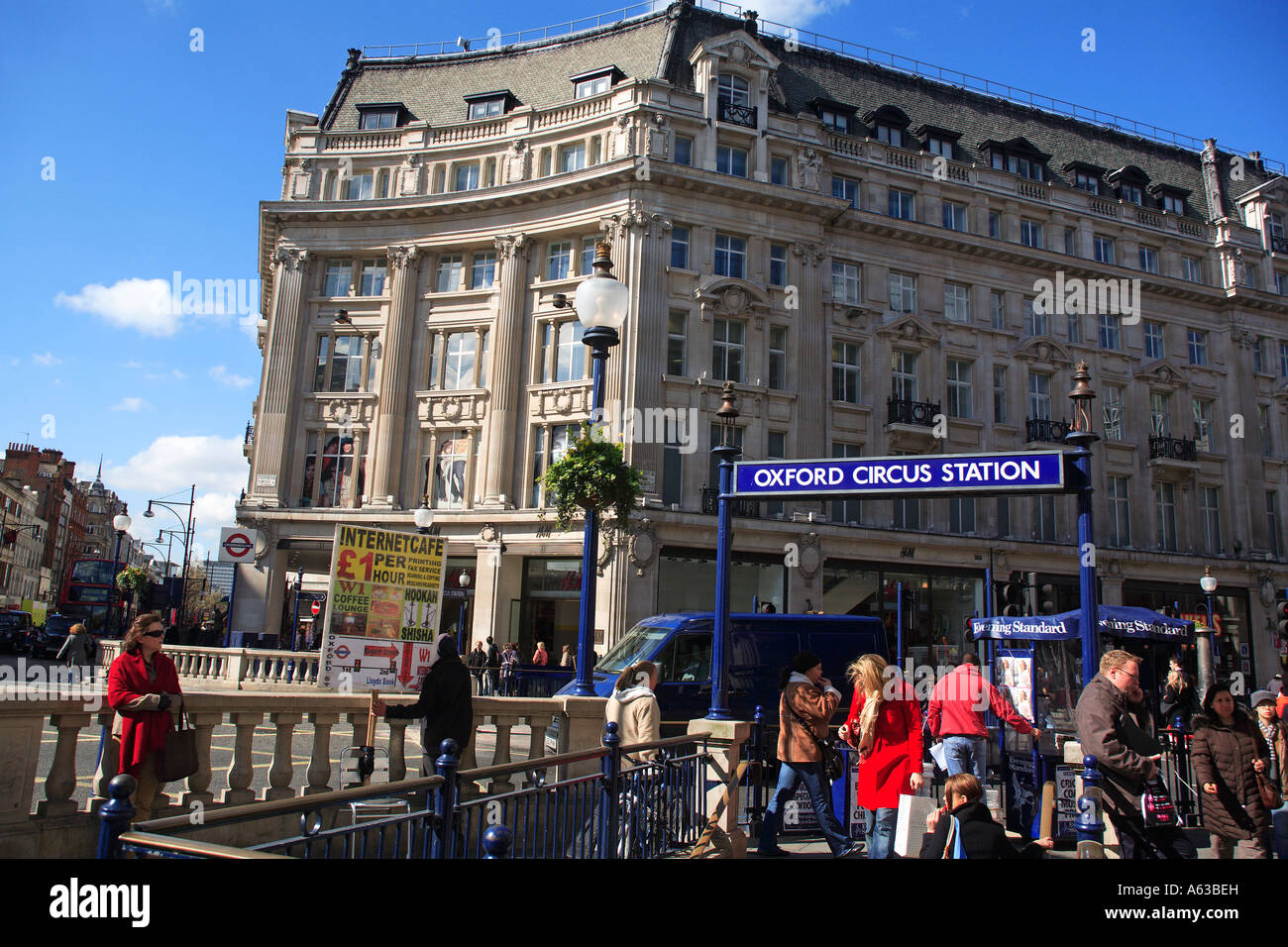 united kingdom central london w1 oxford street Stock Photo - Alamy