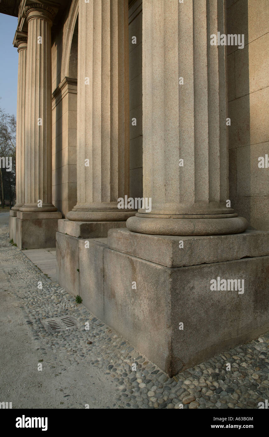 series of columns of a building Stock Photo - Alamy