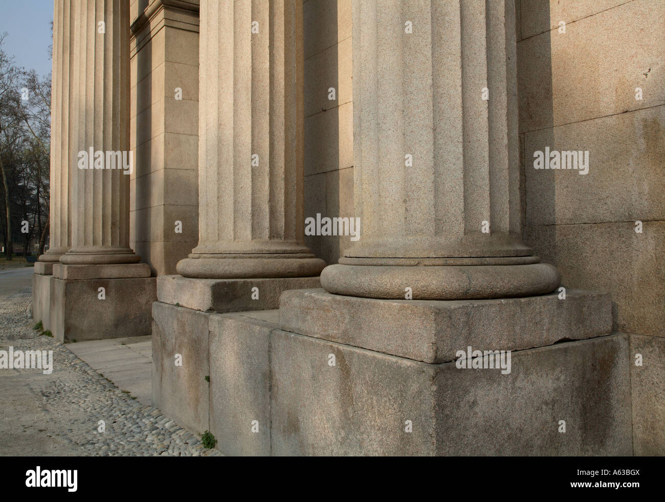 series of columns of a building Stock Photo - Alamy
