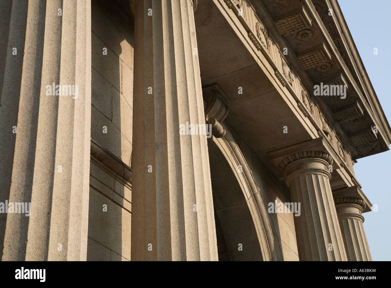 series of columns of a building Stock Photo - Alamy