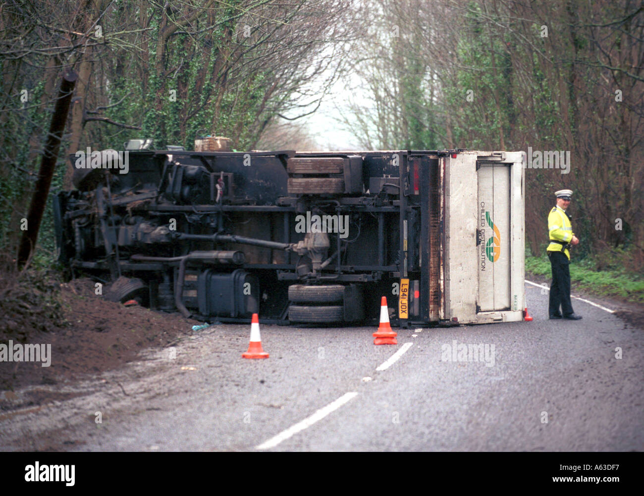 Lorry overturned uk hi-res stock photography and images - Alamy