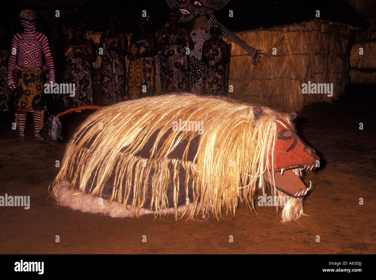 Zimbabwe traditional dress hi-res stock photography and images - Alamy