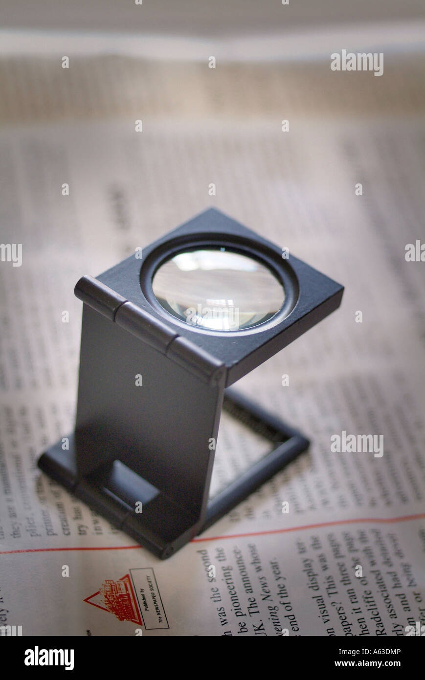 Linen tester magnifying glass hi-res stock photography and images - Alamy