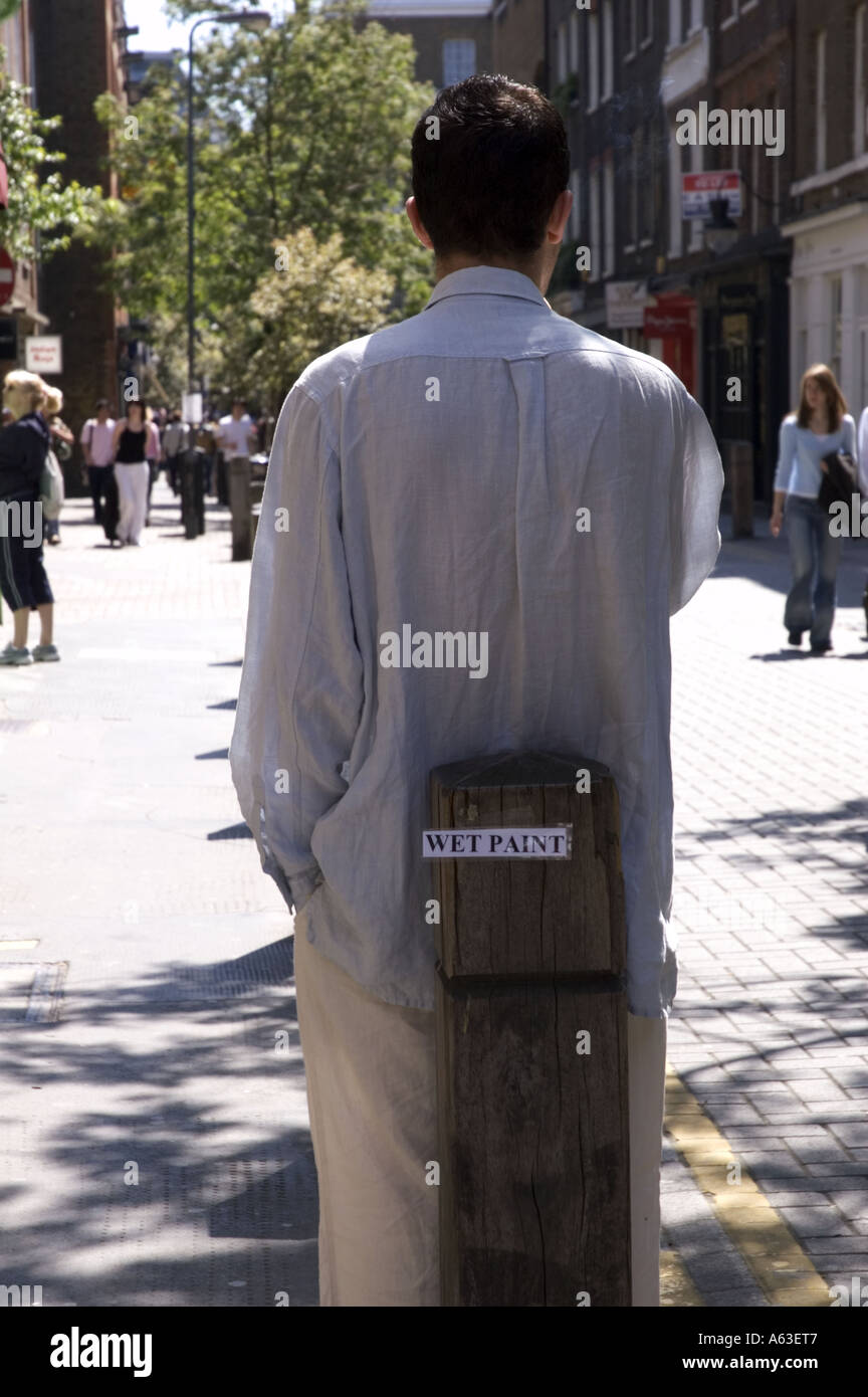 Wet paint sign Stock Photo - Alamy