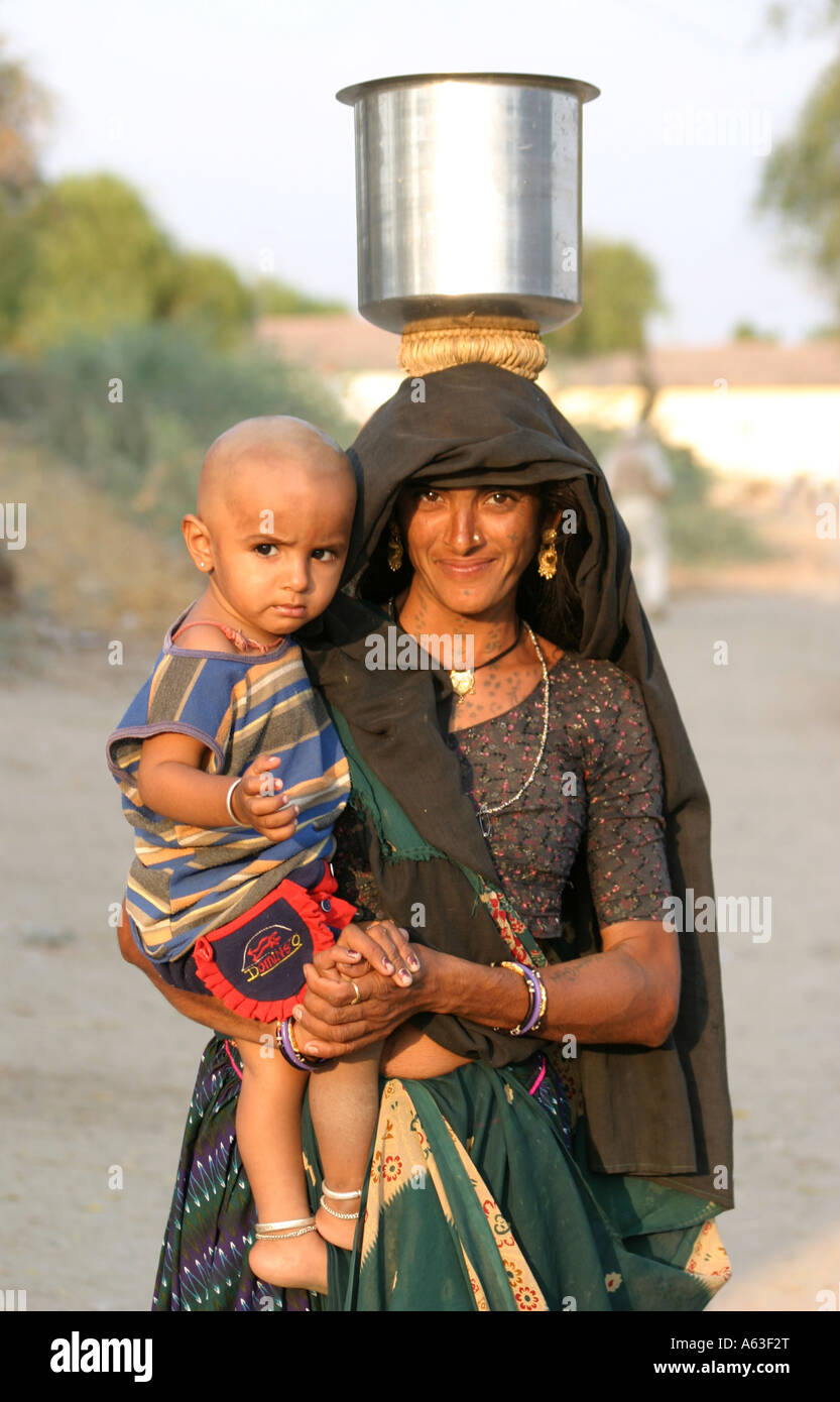 Tribal mother hi-res stock photography and images - Alamy