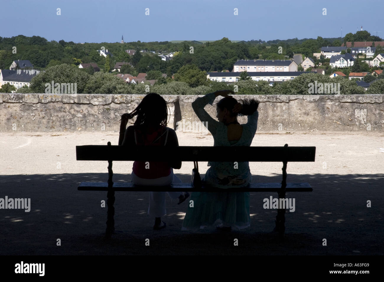 France friends talk hi-res stock photography and images - Alamy