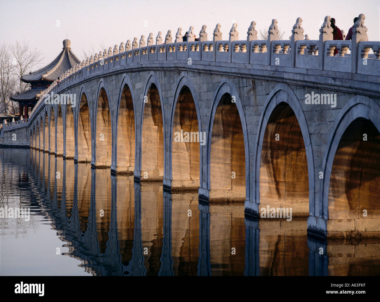 17 arch bridge hi-res stock photography and images - Alamy