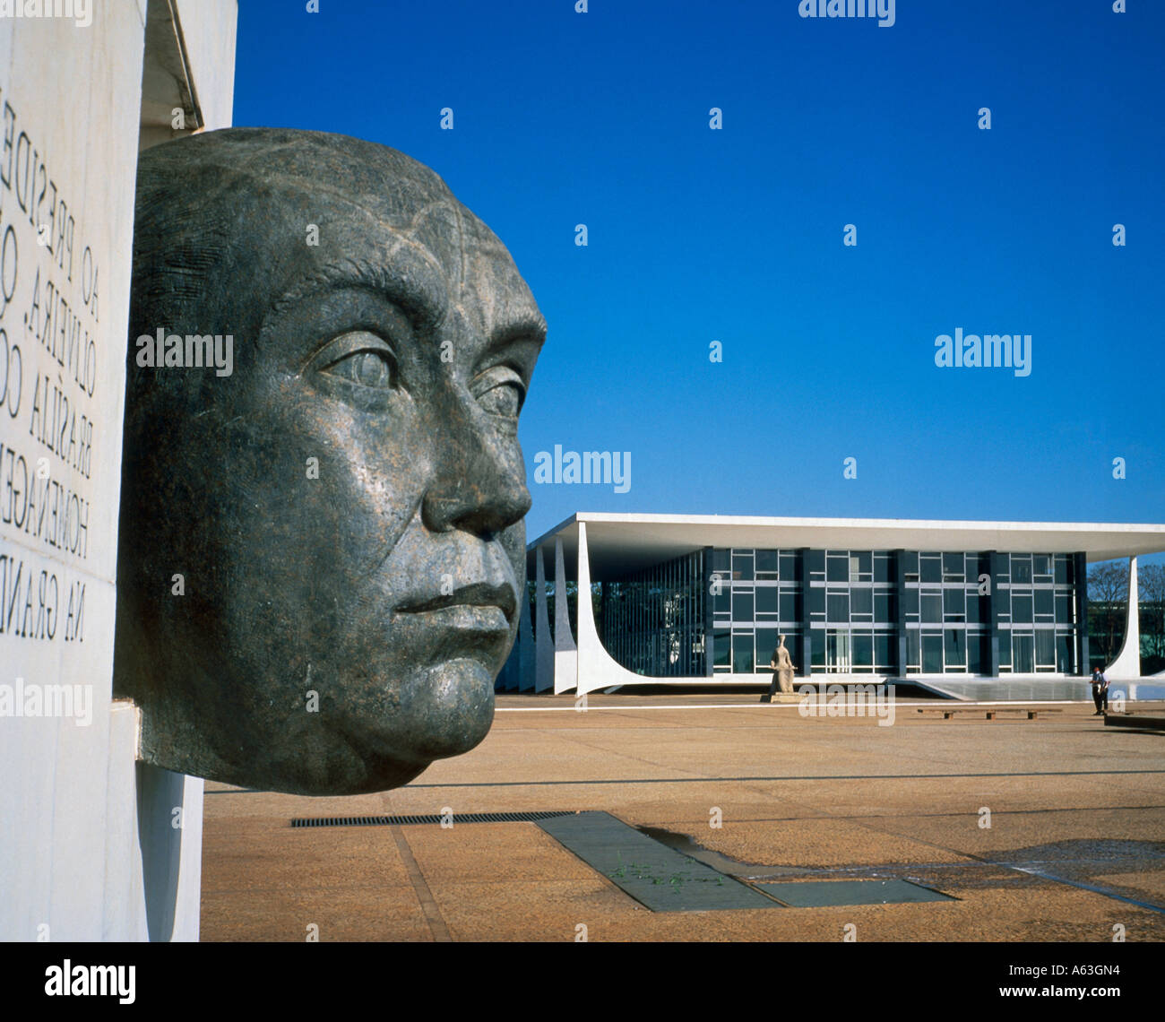 Statue at government building, Brazil Stock Photo - Alamy