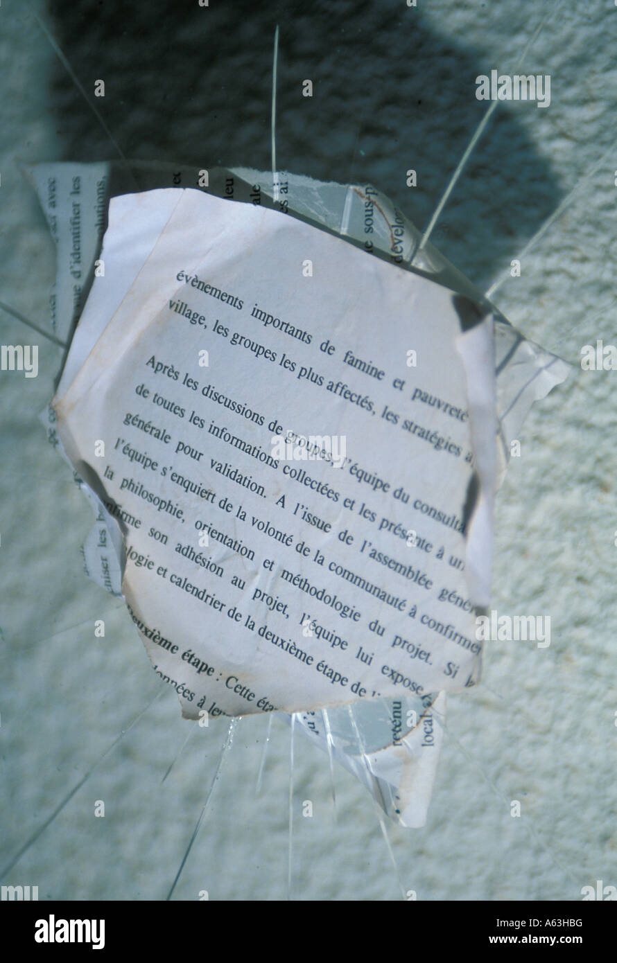 Papering over cracks hi-res stock photography and images - Alamy