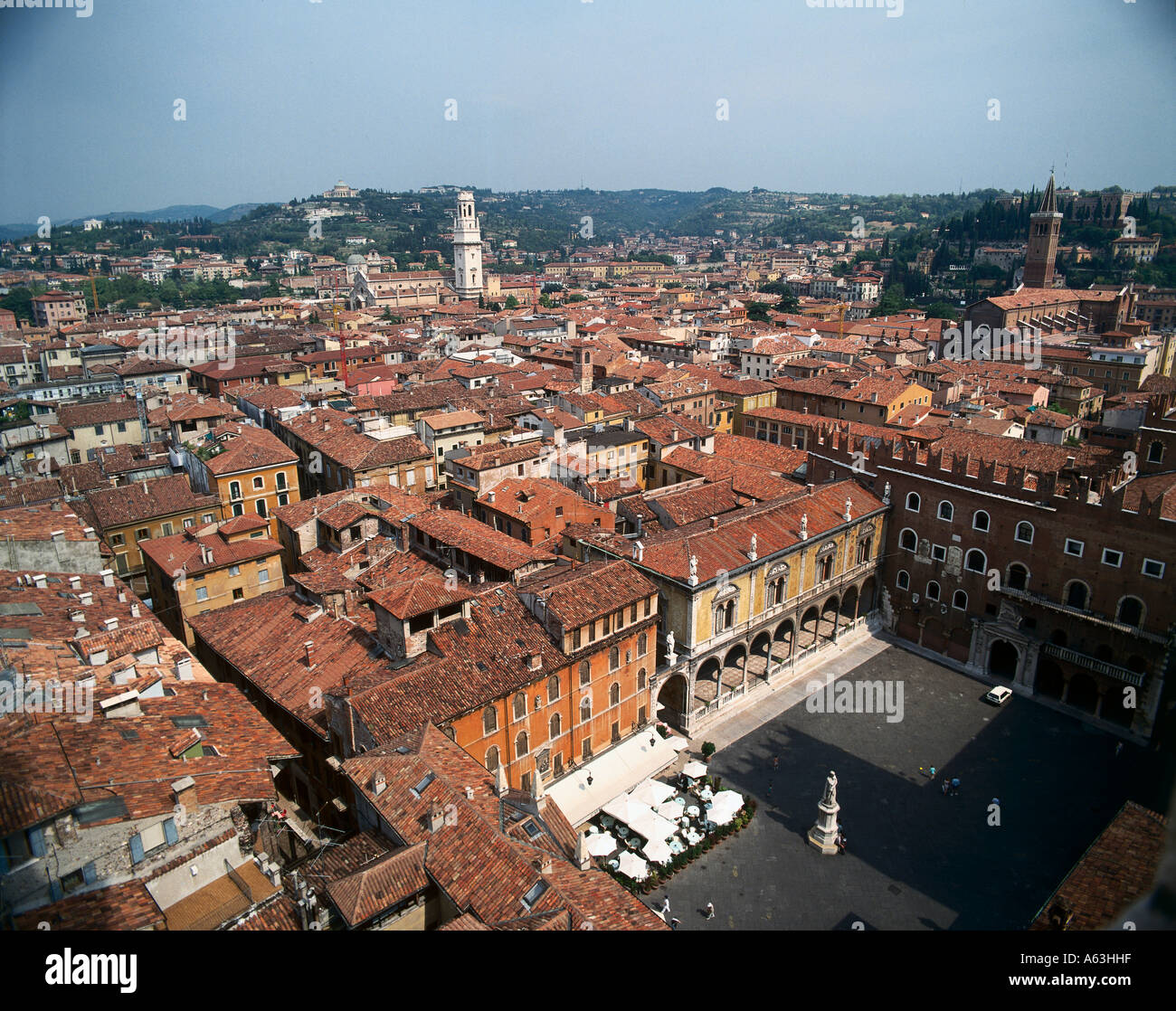 Old palace of verona hi-res stock photography and images - Alamy