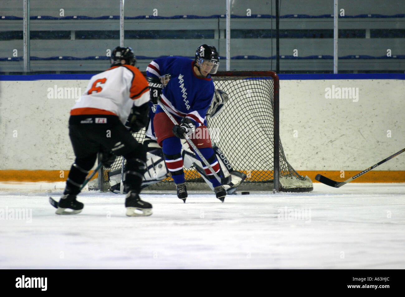 Hockey expert hi-res stock photography and images - Alamy