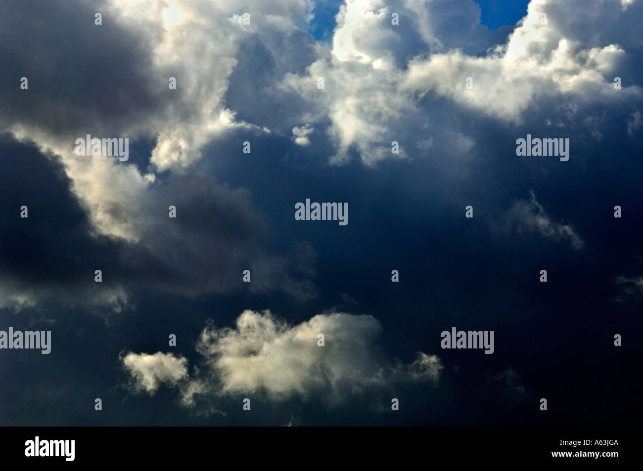 Free dramatic sky images hi-res stock photography and images - Alamy