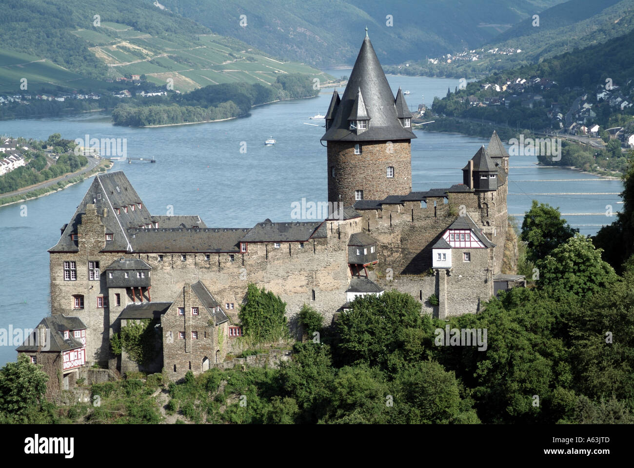 Castle at riverside, Stahleck Castle, Bacharach, Rhine River, Rhineland ...
