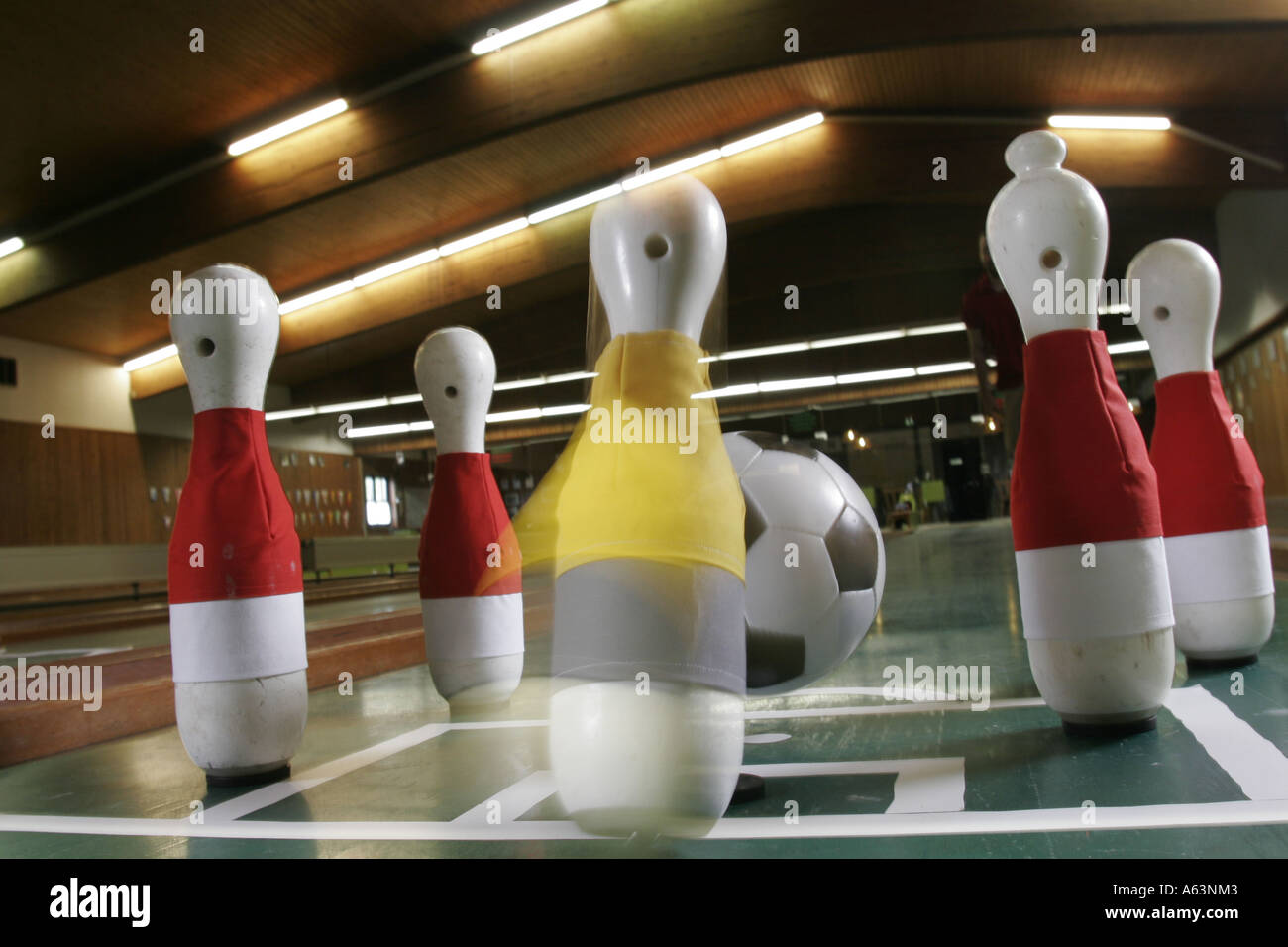 Bowling ball and pins at bowling alley Stock Photo - Alamy