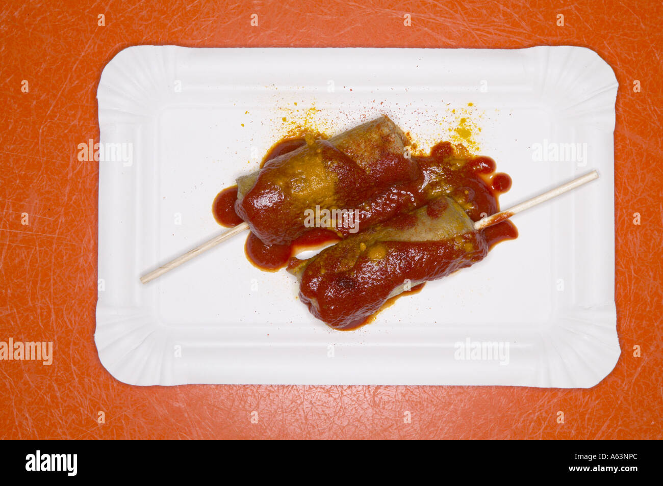 Ketchup on paper plate hi-res stock photography and images - Alamy