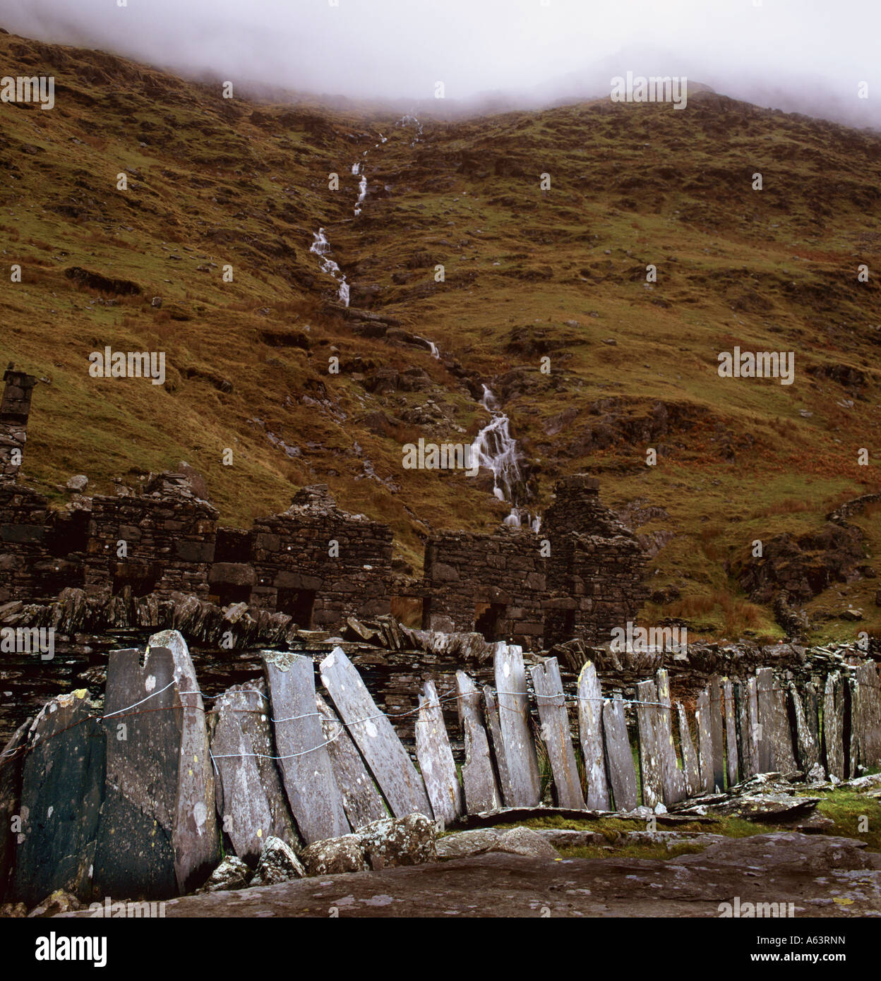 Heritage slate fence hi-res stock photography and images - Alamy