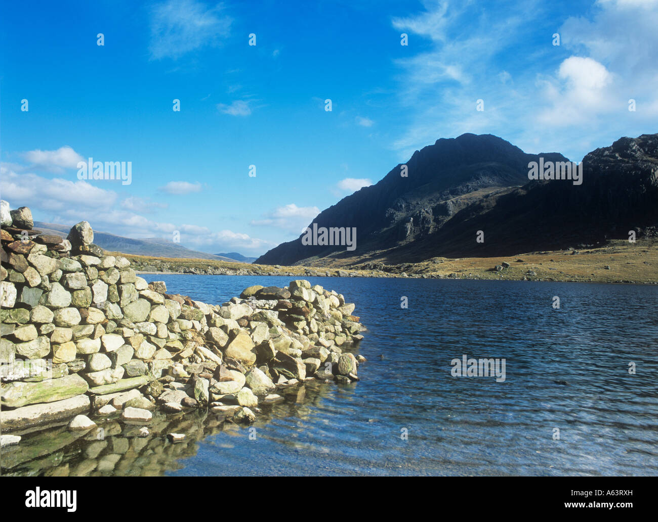 Tryfan from Llyn Idwal Stock Photo - Alamy