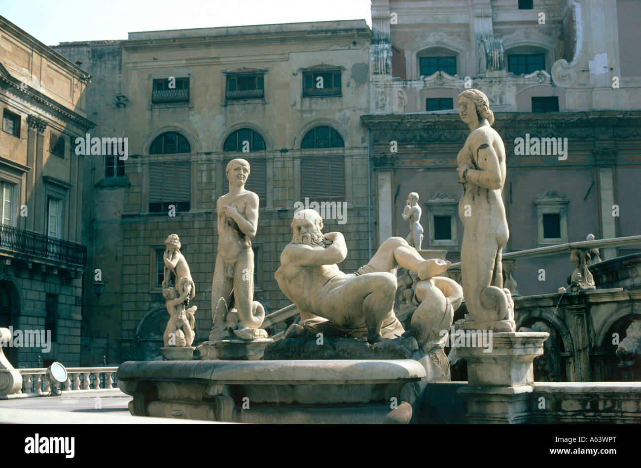 Palermo sizilien statue hi-res stock photography and images - Alamy