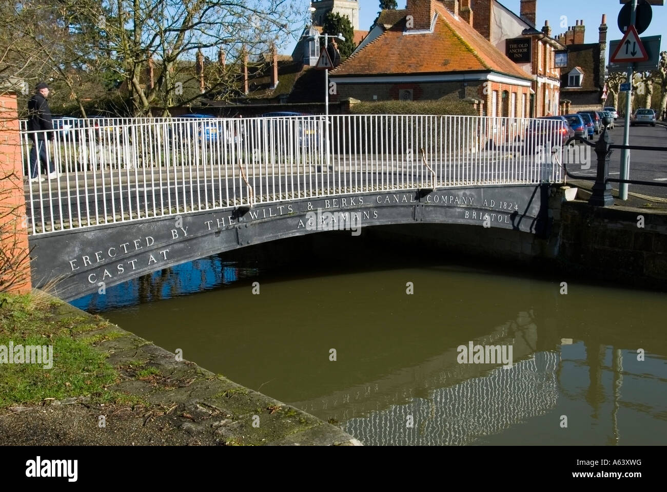 Cast Iron Bridge crossing the River At Abingdon Upon Thames Stock Photo ...