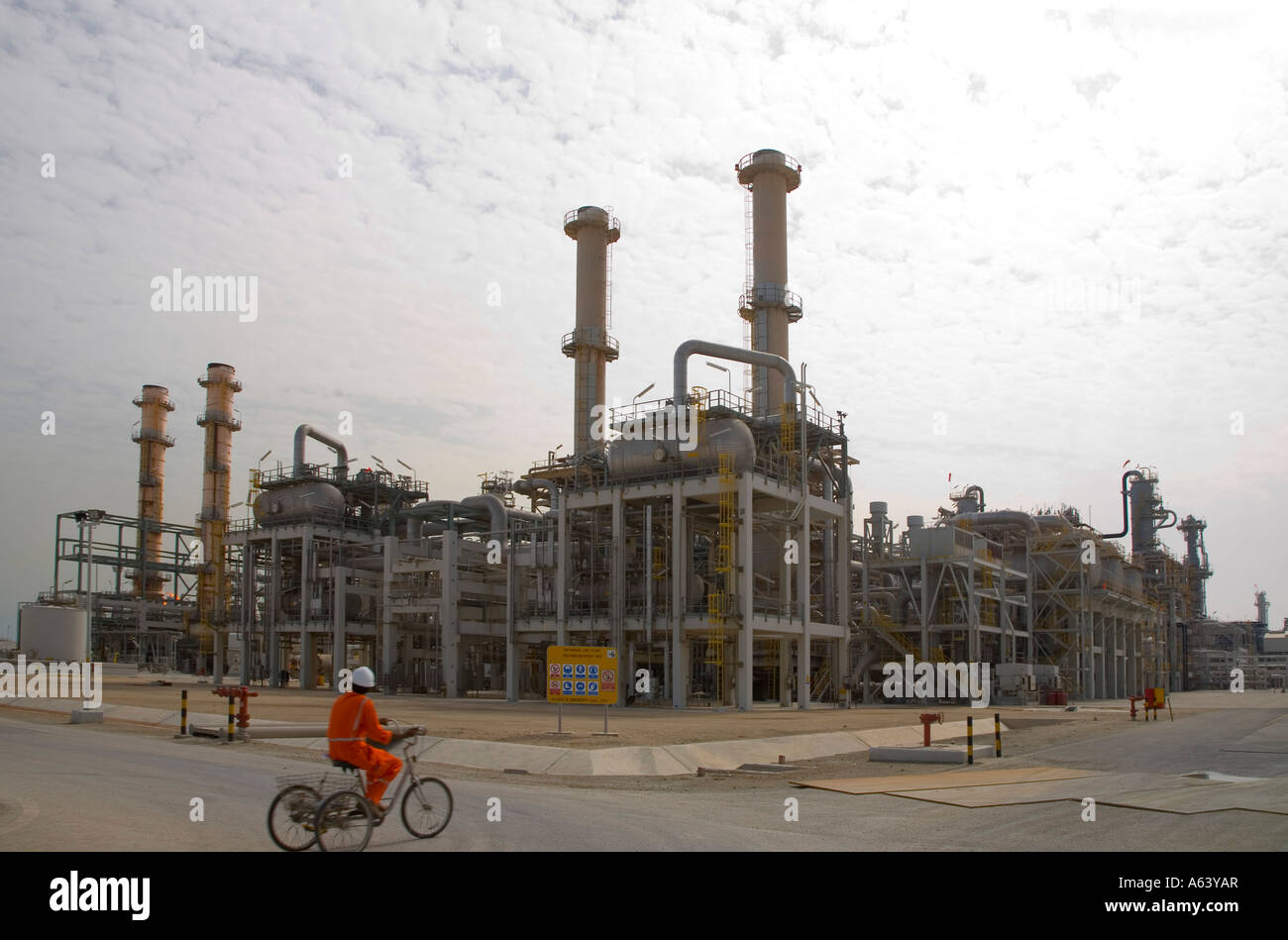 Qatar gas plant hi-res stock photography and images - Alamy